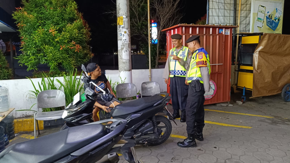 POLSEK SENTOLO PATROLI KRYD DAN PATROLI JELANG SUBUH UNTUK SAMPAIKAN PESAN KAMTIBMAS