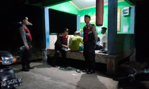 Patroli Dan Sambang Samapta Polsek Wates Di Pos Satkamling Padukuhan